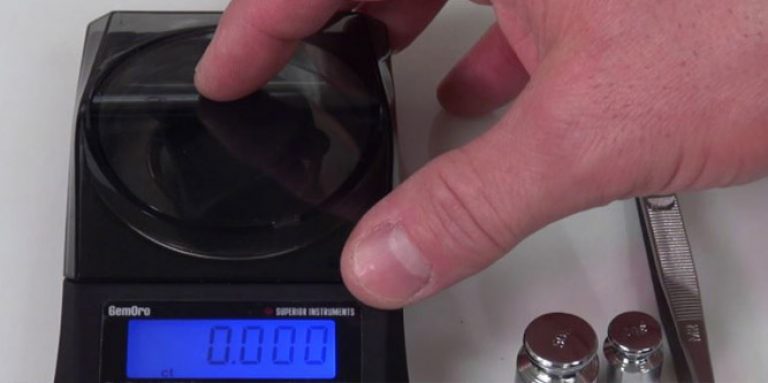Choosing the Best Digital Carat Scale for Diamonds and Gems 2021