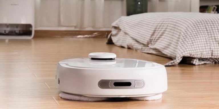 First-Look Review of the Narwal Self-Cleaning Robot Mop & Vacuum