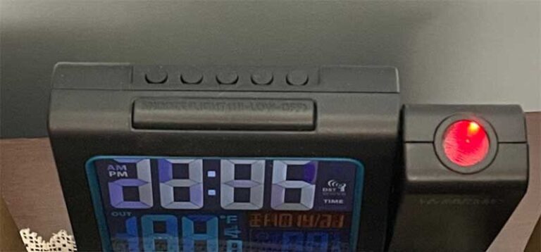Best Projection Alarm Clocks to Display Time on a Wall or Ceiling (2023)