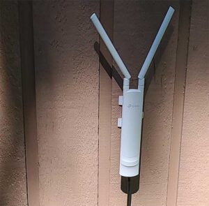 4 Best Outdoor WiFi Range Extenders (2023 Updated)