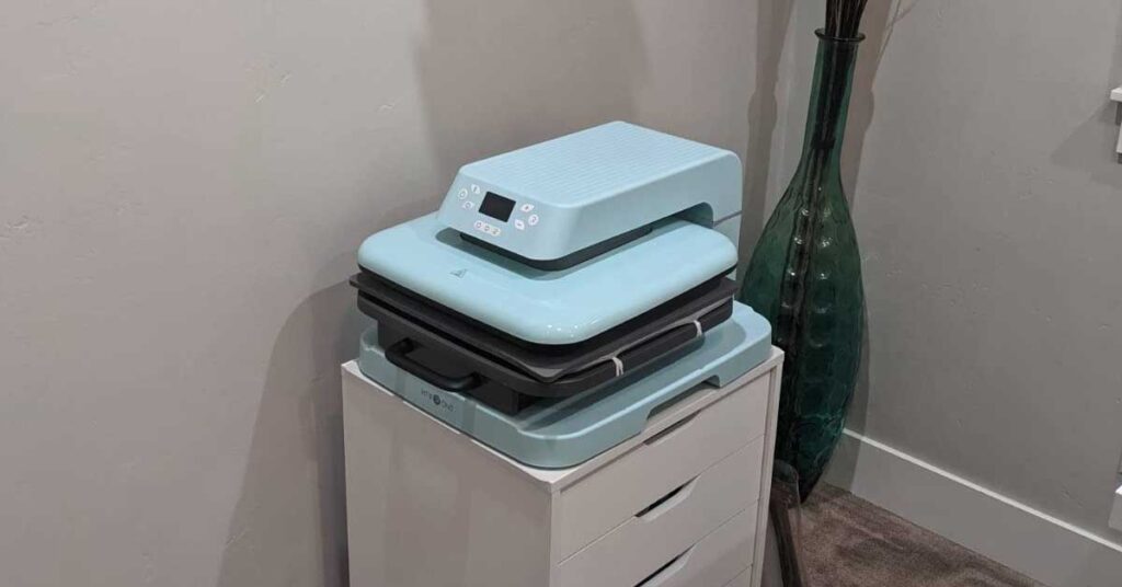 A Closer Look at the HTVRONT Auto Heat Press Machine - Nerd Techy