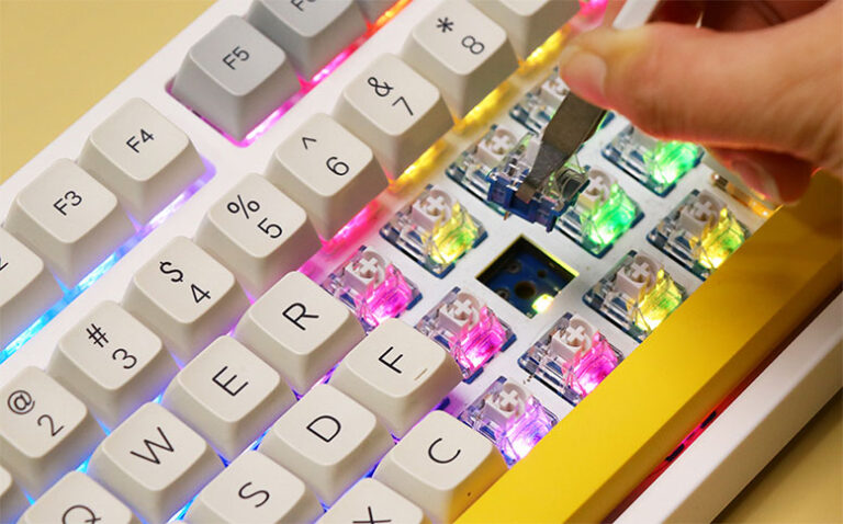 6 Thockiest Keyboards for the Best Deep Sounds [2024 Guide] - Nerd Techy